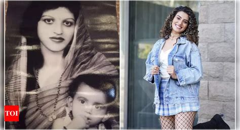 Akshara Singh Pens An Emotional Note For Her Mother Nilima Singh On Her Birthday Bhojpuri