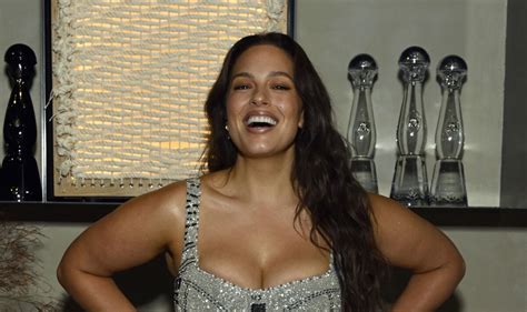 Ashley Graham Makes The Most Of Her Curves In Busty Sequin Dress Celebrity News Showbiz Tv