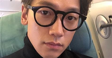 얼굴에 뭐 나도 김태희 남편비 정지훈 근황 셀카 조각 미남