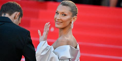 Métamorphosée En Femme Fatale Pour Gucci Paris Hilton Apparaît Complètement Méconnaissable En