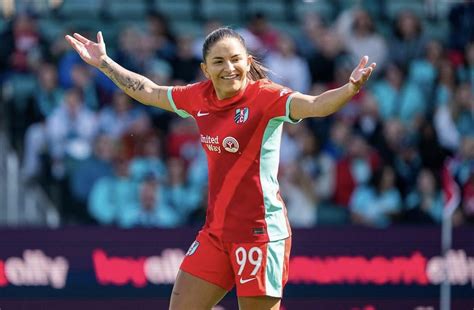 Debinha🇧🇷🔥 R Womensoccerlegs