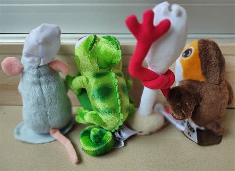 Disney Parks Tangled Pascal Shoulder Pal Magnet Magnetic Ratatouille