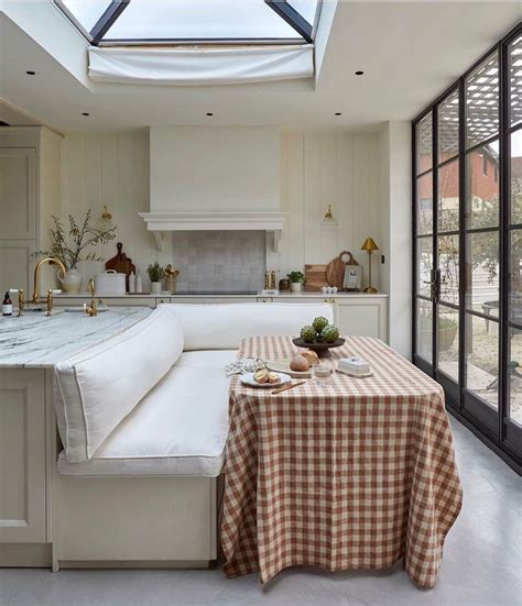 7 Banquette Seating Ideas For A Creative And Chic Home
