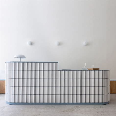 Greem Salon With Artifical Light And Shadow By Takara Space Design