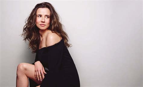 Download Elegant Linda Cardellini Posing In A Red Dress Wallpaper