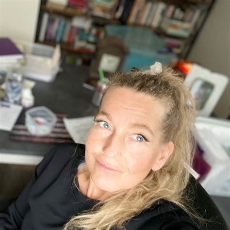 Kelli Stapleton Youtube