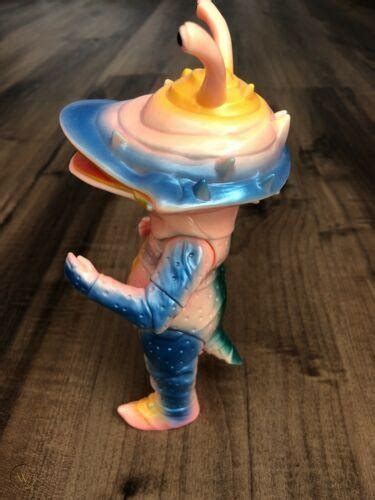 Ultraman Kanegon Japanese Kaiju Sofubi Figure Monster Dcon Godzilla Vinyl 2000 2102106778