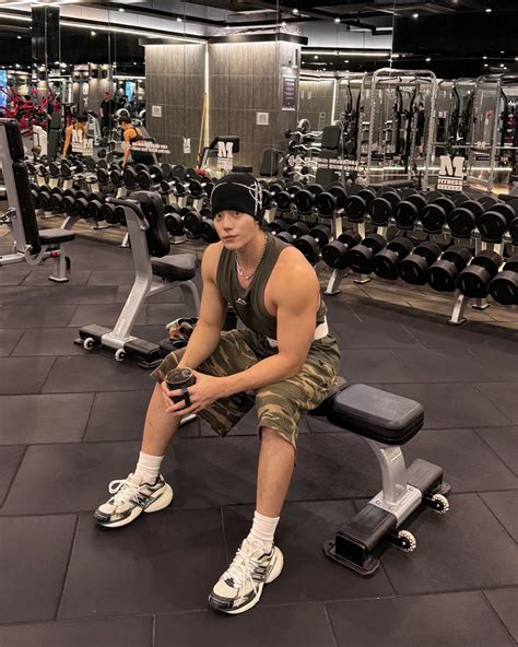 권기하 운동 할 때도 스타일에 신경 쓰는 사람 뭔가 멋지게 입고 운동해야 더 잘 먹는 느낌 ㅎㅎ 혼자 살다보니까 잘 챙겨 먹는게 더 힘들더라구요 예전에는 운동을