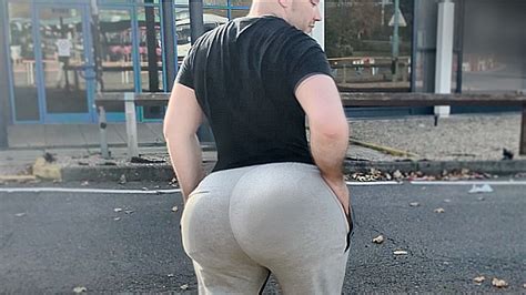 Amazing Bubble Butt In Public