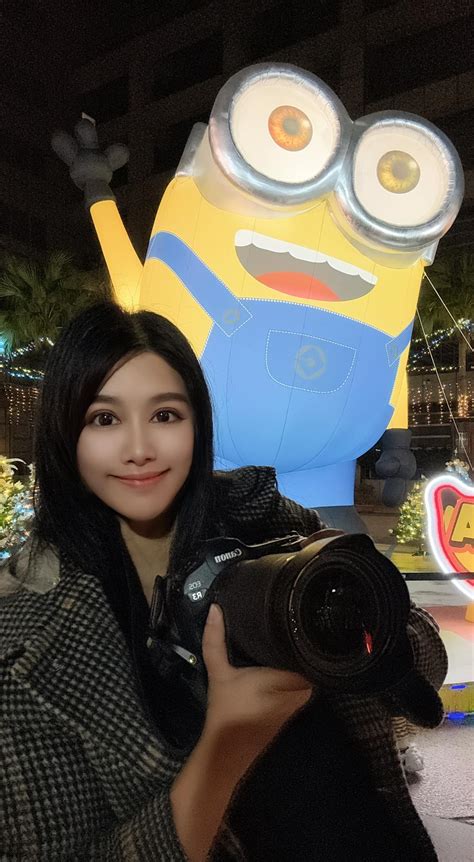 這些可愛的卡通、總是很療癒😊 版友問我怎麼沒拍主燈、其實我有拍、但覺得今年主燈不討喜😒小小兵比較可愛😆