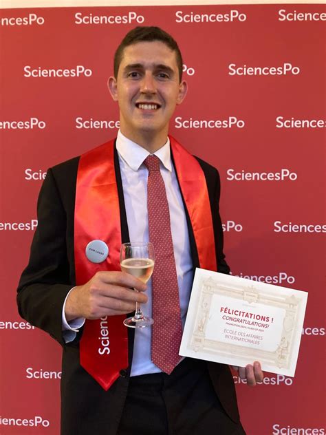 Robert Bob Howat On Linkedin Diplômé This Weekend I Graduated Cum Laude From The Paris