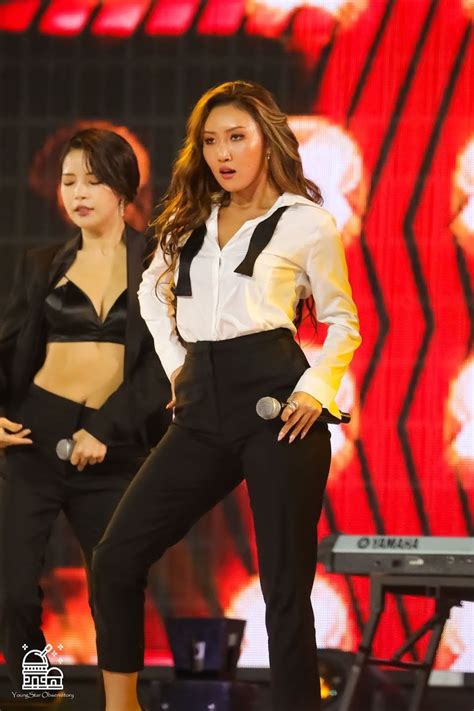10 Times Mamamoos Hwasa Dominated The Stage In Her Gorgeous Stage