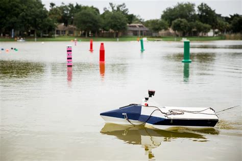 Roboboat Clinton Stem