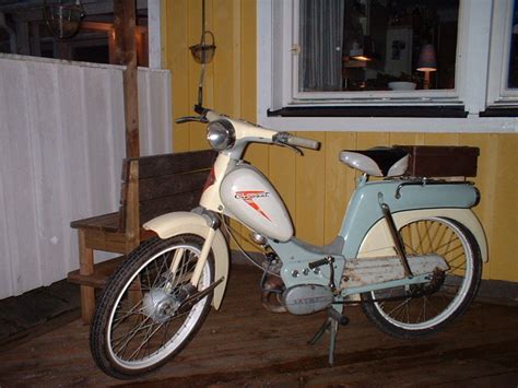 Crescent Moped Mopeder