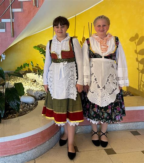 Učenice OŠ Fran Krsto Frankopan Krk PŠ Vrbnik Na Lidranu U Vodicama Osnovna škola Fran