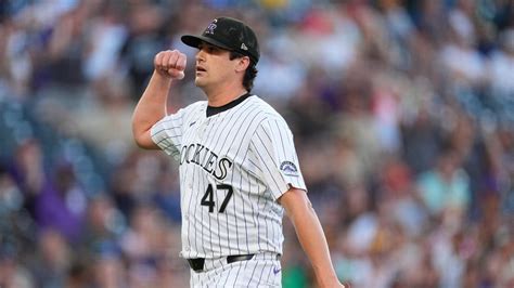 Report Marlins To Sign Canadian Rhp Cal Quantrill To One Year Deal