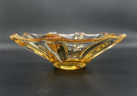 Конфетница медового оттенка цветное стекло Ленинградский завод художественного стекла ЛЗХС