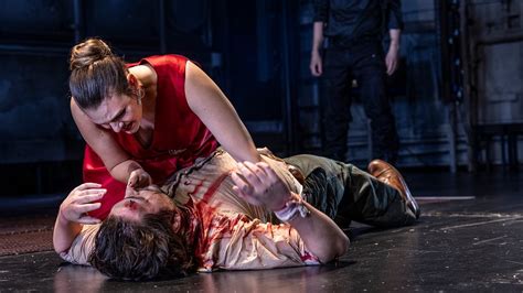 Tortyr Sex Och Spänning I Triangeldramat Tosca På Folkoperan Svt Nyheter