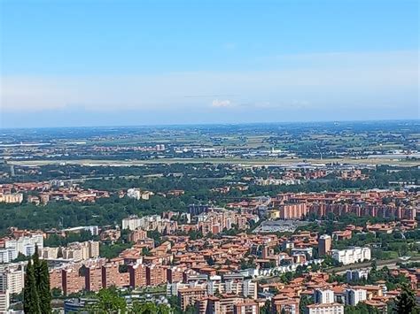 Giovani Che Se Ne Vanno E Immigrati Che Arrivano La Modernità Centro