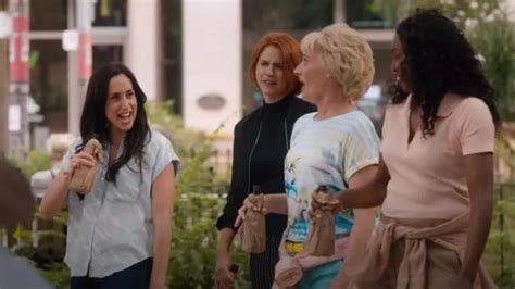 Camisa Rails Lex Usada Por Kate Foster Catherine Reitman Como Se Ve En Workin Moms T06e04