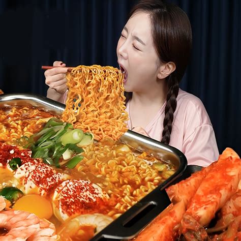 Giant King Tiger Shrimp Ramen With Webfoot Ocotpus Seafood Ramyun