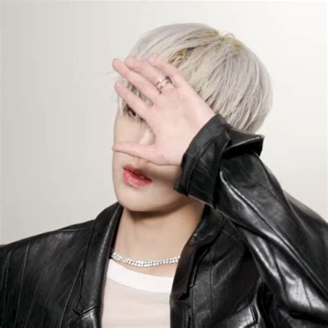 Ricky 🎧 Buku Online