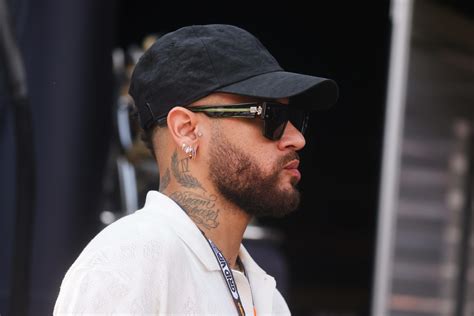 Nach Beschwerden In Sozialen Medien Neymar Droht Millionen Strafe Mopo