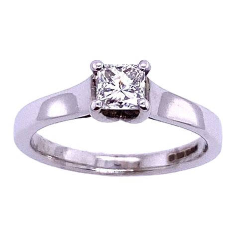 Oval Citrine Ring Set With 035ct Hsi1 Diamonds In 18ct Yellow Gold