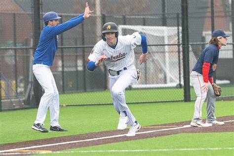 Blazers Christen New Field With Offensive Barrage The Daily Chronicle