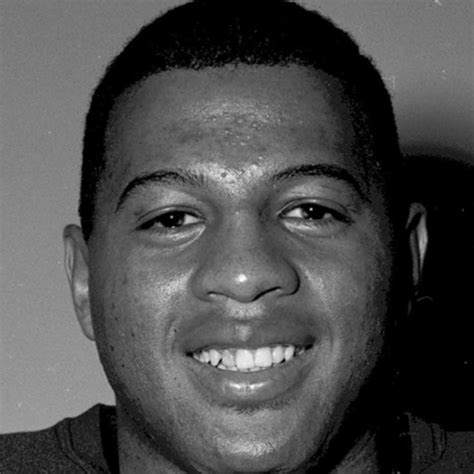 Swashvillage Ernie Davis Biografie