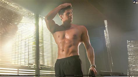 Santabanta Indian Celebrities M Sidharth Malhotra Wallpape