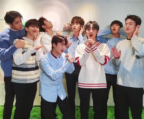 Pentagon Pentagon Cube Entertainment Couple Photos