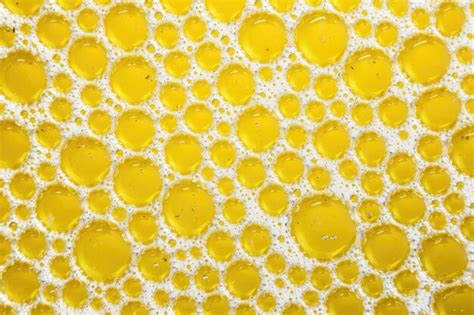 Premium Photo Carbonated Lemonade Bubbles On A Clear Glass