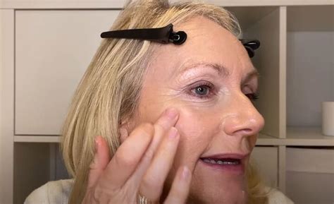 Quick 2 Minute Makeup Routine For Older Women Upstyle