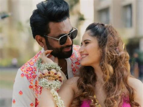 Newly Married Couple Arti Singh And Dipak Chauhans Relationship Decoded By Body Language Expert