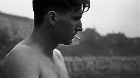 Auscaps Ralph Fiennes Shirtless In Schindlers List