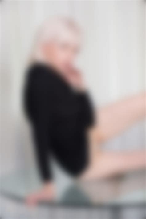 Dandelion Model Profile