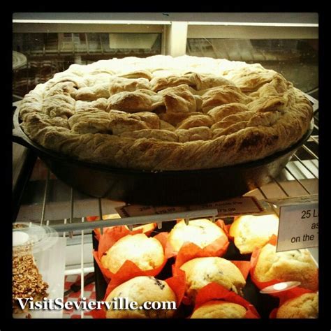 25 Lb Apple Pie At The Dollywood Bakery Fun