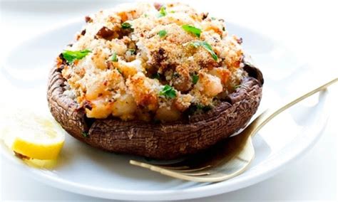 Portobello Gratinado Recubierto Con Lechuga Caramelizada Y Relleno De
