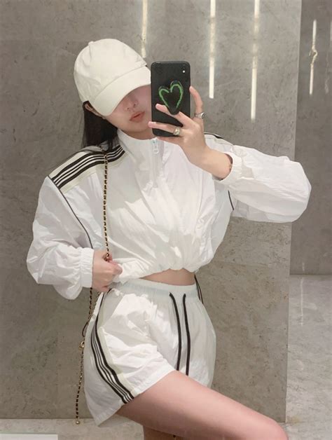 세트구성 델프 라인 배색 삼선 캐주얼 트레이닝 긴팔 바람막이 반바지 운동복 데일리 유니크 꾸안꾸 투피스