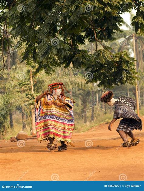 Danse Africaine Traditionnelle Photo éditorial Image Du Danse Cameroun 68699221