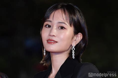 画像1143 前田敦子、胸元ざっくりジャケットでsexyに登場 写真撮影にも笑顔で応じる＜第35回東京国際映画祭＞ モデルプレス