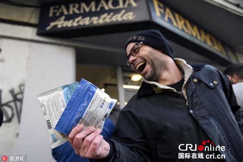 乌拉圭大麻销售合法化 民众药店开心买大麻 国际在线