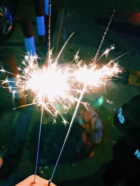 胳膊烫烟花图片手上刚烫的烟疤图片烟头烫疤图片大山谷图库