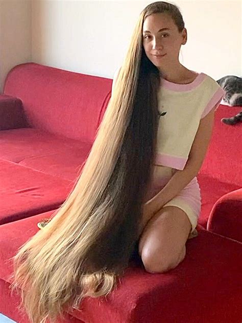 Long Hair Play Long Hair Girl Dry Frizzy Hair Voluminous Hair