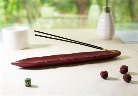 Leaf Ash Catcher Cherry Red