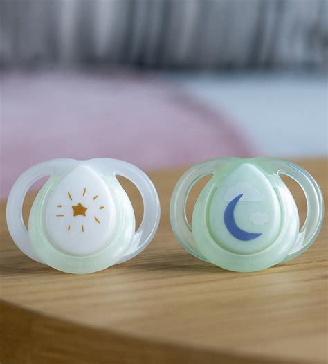 0 6m Night Time Pacifier 2 Pk Tommee Tippee 533465