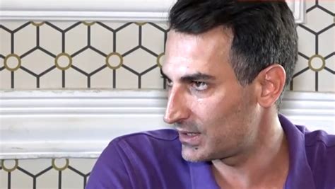 Αντώνης Παπαηλίας Έχω ταλαιπωρηθεί οικονομικά αλλά δουλεύω παράλληλα 11 χρόνια σαν σερβιτόρος