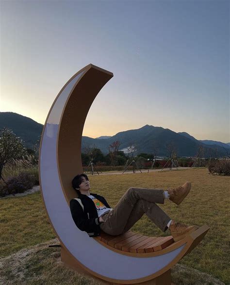 Large Inflatable Moon Crescent Moon Stage Design 3d Moon