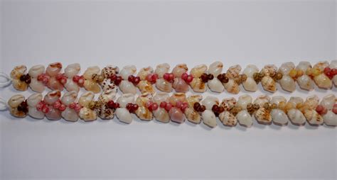 18 34” Candy Corn Momi Kahelelaniand Sunrise Shell Lei 919
